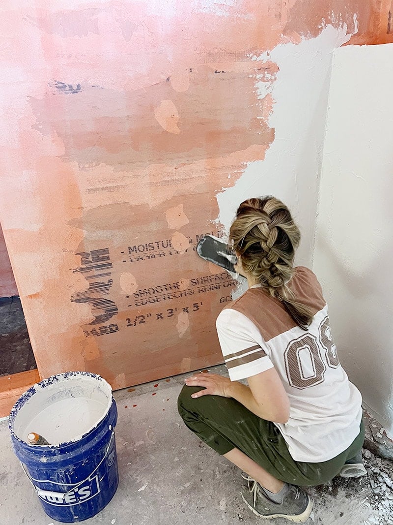 DIY concrete bathroom walls with Microcement - Jenna Sue Design