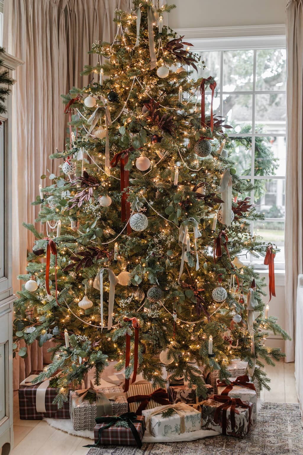 Christmas Tree Decorating Ideas + Trends for 2024 - Jenna Sue Design